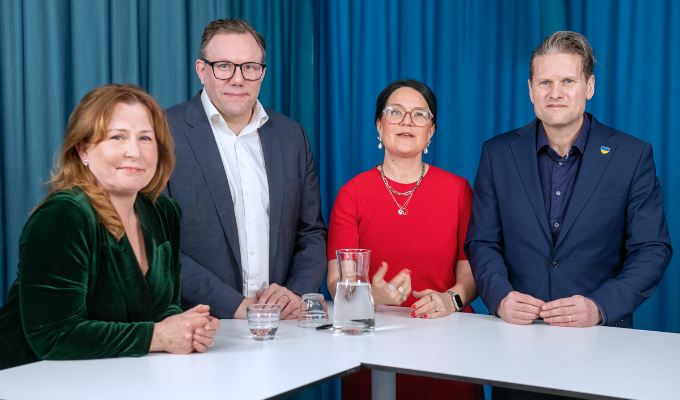 Måste vi lyssna på experterna?